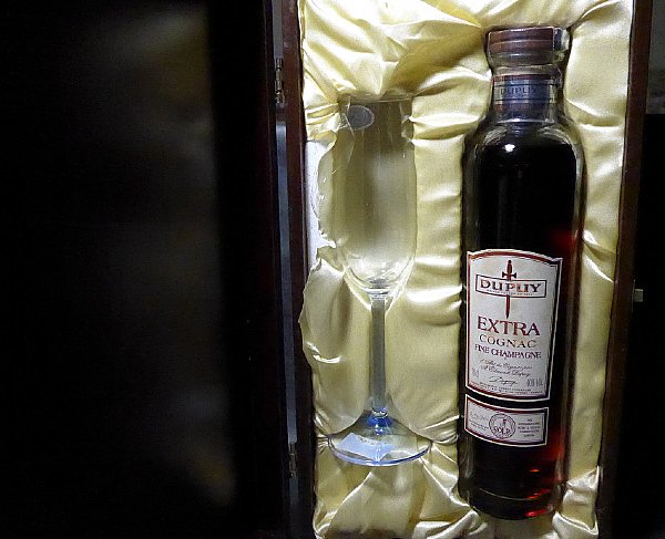 跑~~ 機場版 藍帶3公升 & DUPUY EXTRA 禮盒 www.P9.com.tw :::品酒網::: 各式威士忌推薦、葡萄酒、紅酒 ...