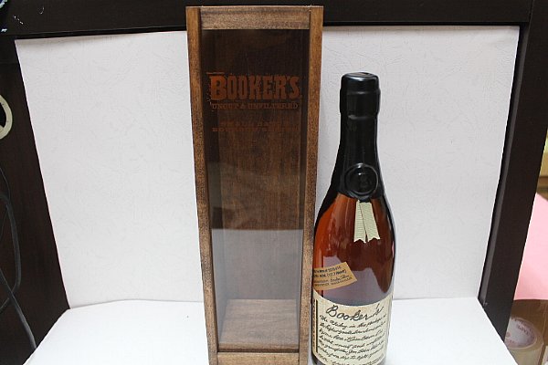 跑跑Bookers原品博士6年波本威士忌 3瓶價5788含本島貓! 僅一批售完為止 有興趣的私。 未滿18歲禁止飲酒-禁止酒駕 :::P9品酒網:::