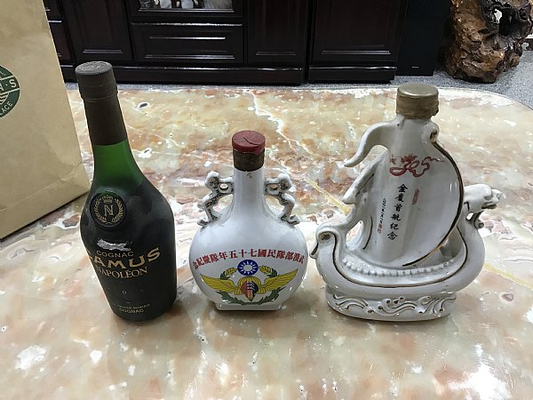 2001金門金夏首航紀念，民國75年東引武漢部隊紀念，CAMUS NAPOLEON，明價 :::P9品酒網:::