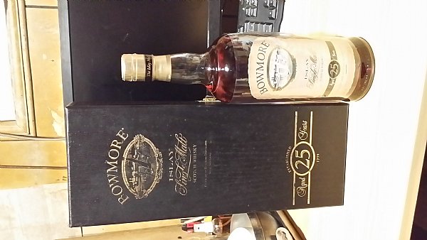 Convalmore 28 yo 1977/2005 57.9%, OB/.Bowmore 25 yo 43% OB/Lagavulin 30 ...