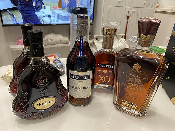 跑跑XR23年 XR21年 大摩15年 尊爵跟軒尼詩XO 馬爹利藍帶/銀帶 :::P9品酒網:::