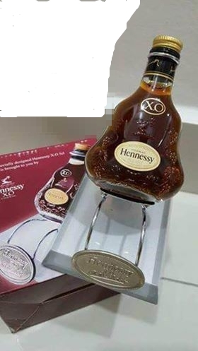 徵HENSSY酒架組 www.P9.com.tw :::品酒網::: 各式威士忌推薦、葡萄酒、紅酒、高粱酒、白蘭地、調酒，您買酒、喝酒的最佳夥伴