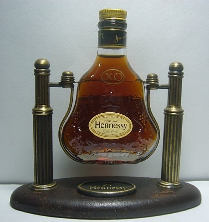 徵HENSSY酒架擺飾組 www.P9.com.tw :::品酒網::: 各式威士忌推薦、葡萄酒、紅酒、高粱酒、白蘭地、調酒，您買酒、喝酒的最佳夥伴