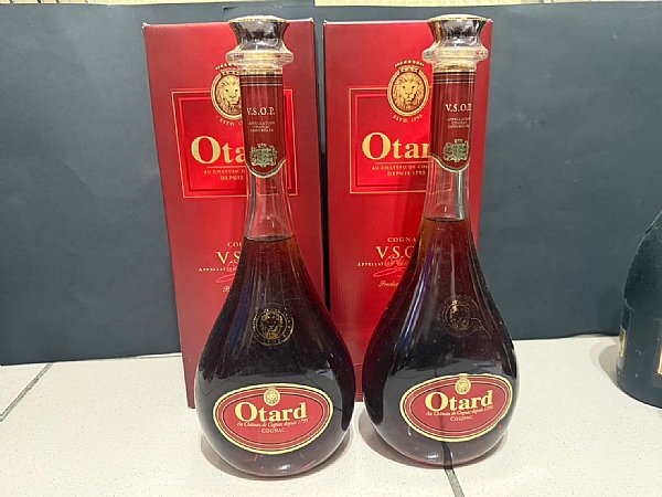 大花_Otard大寫_油燈_Camus XO_康小頭_卡幕鳳梨_馬爹利金牌 1L_軒V_黑章0.7L_康磨砂 :::P9品酒網:::